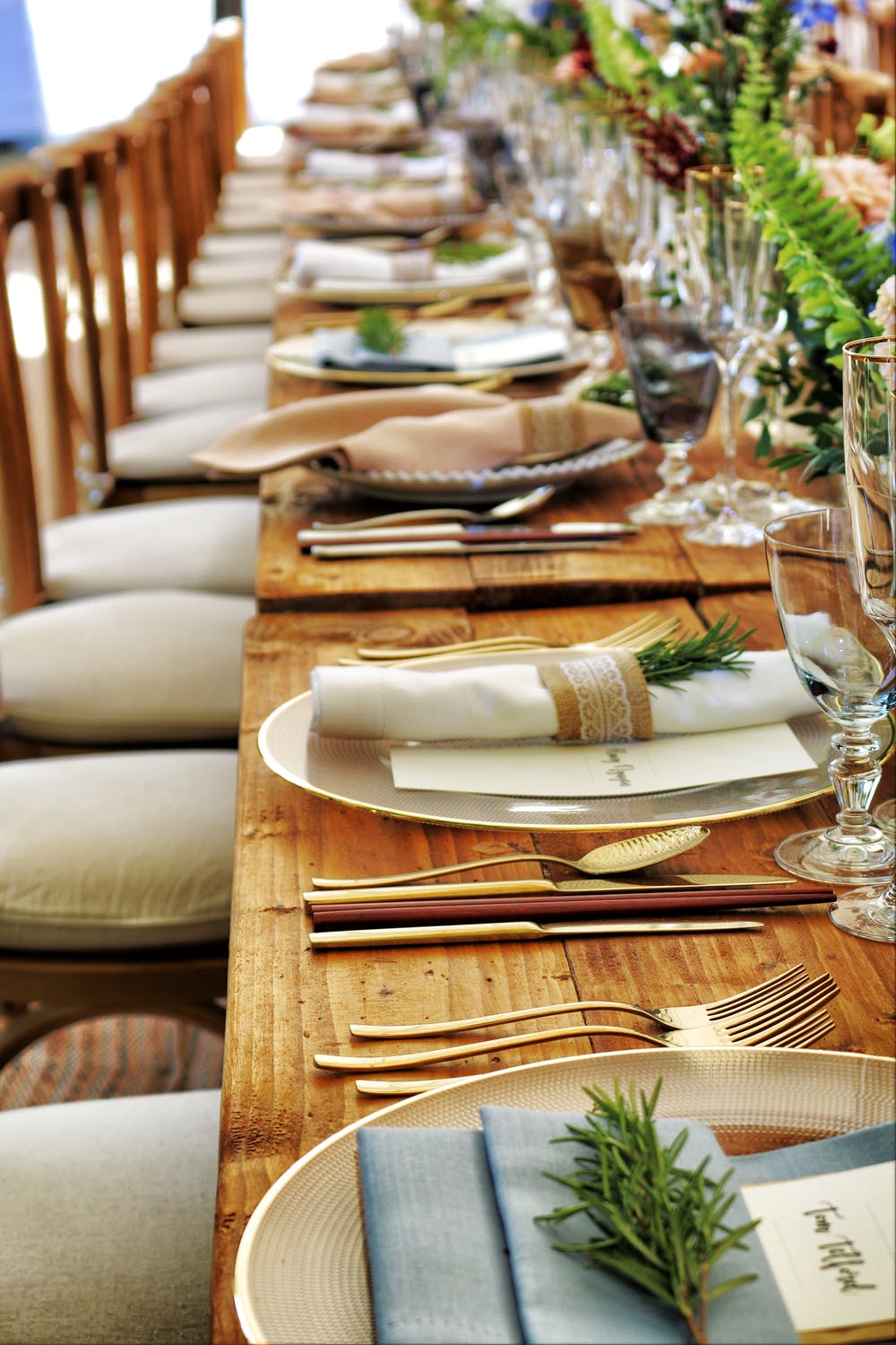How To Create The Perfect Table Setting For Your Dinner Party The